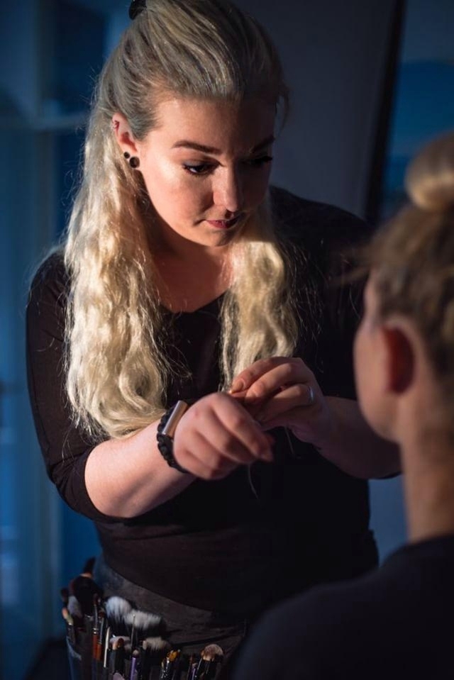 About the Artist - Ashley Groenewald